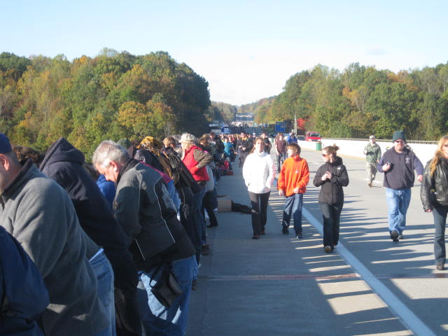 Bridge Day 2011 The Crowd On Bridge Day Watching The Base Jumpers ...