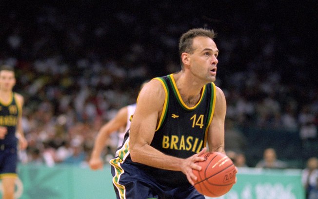 THE GREATEST BASKETBALL PLAYER TO NEVER PLAY IN THE N.B.A.- OSCAR ...